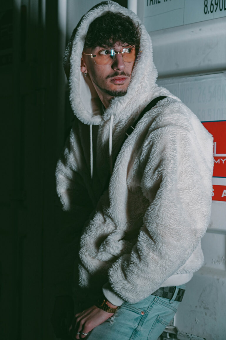 Remixare una hit di 10 anni fa in chiave moderna? Flako ci mostra come ...